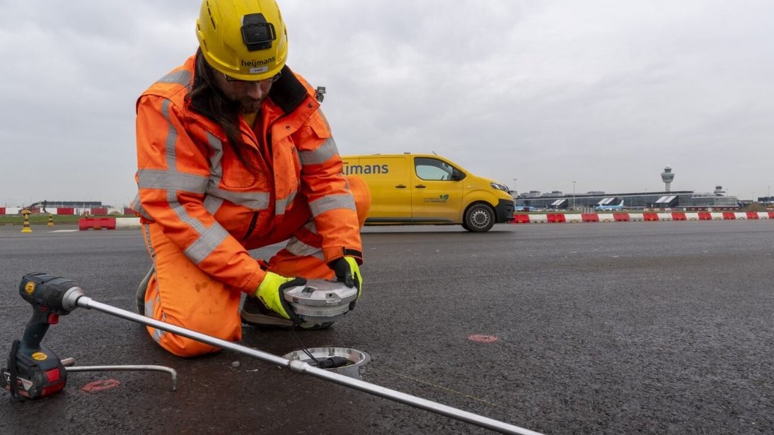 Heijmans en Schiphol reviseren ledlampen Kaagbaan